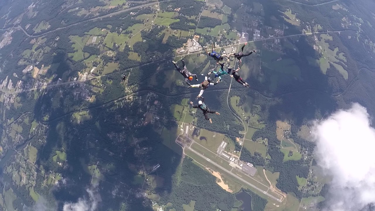 Skydiving 8-way - YouTube