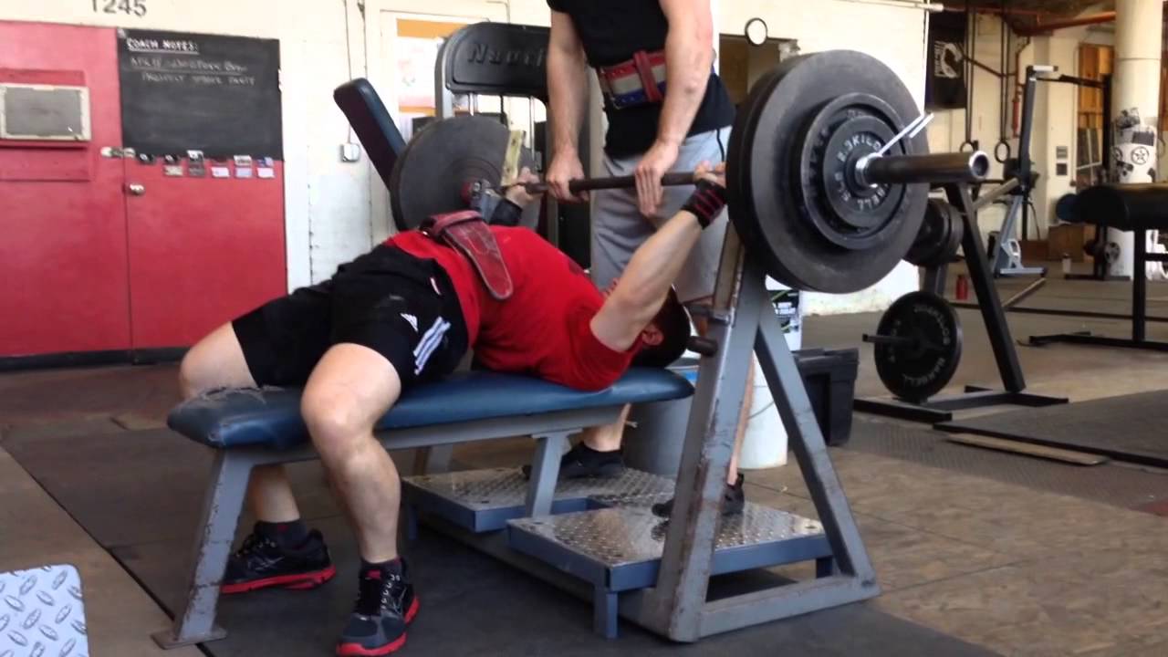 285 bench press - YouTube