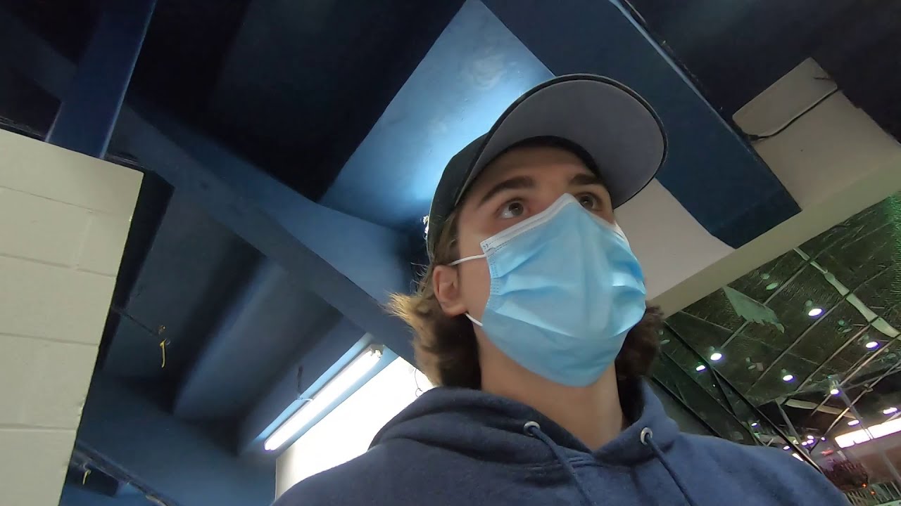 ALEXIS SHANK nous présente la préparation de l'équipe lors du départ ...