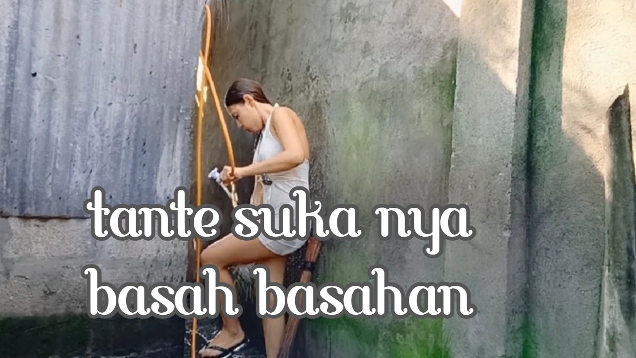 tante sukanya basah basahan - Beautiful Single mom - channel mama muda - YouTube