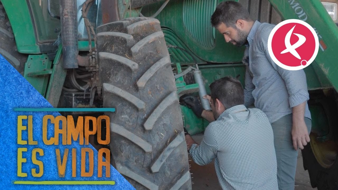 La importancia de engrasar las articulaciones del tractor | El campo es ...