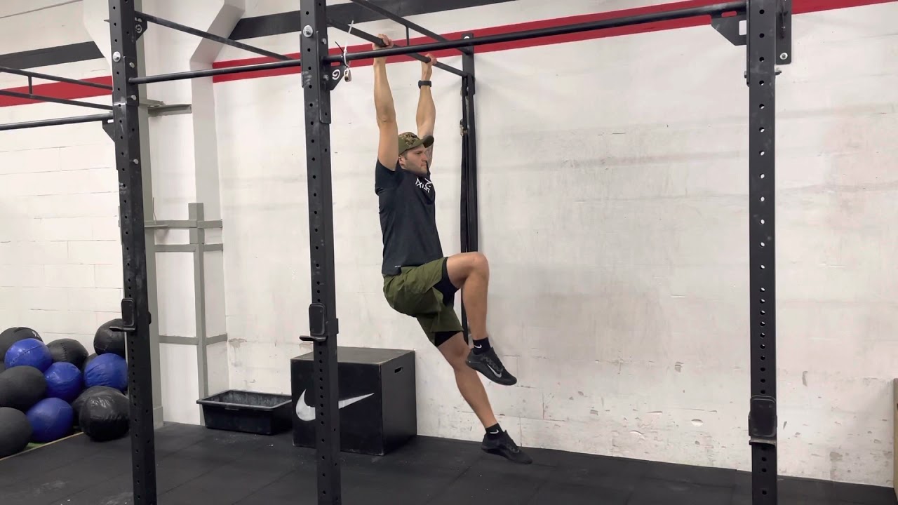 Tuck Hang With Alternating Leg Lowering - YouTube
