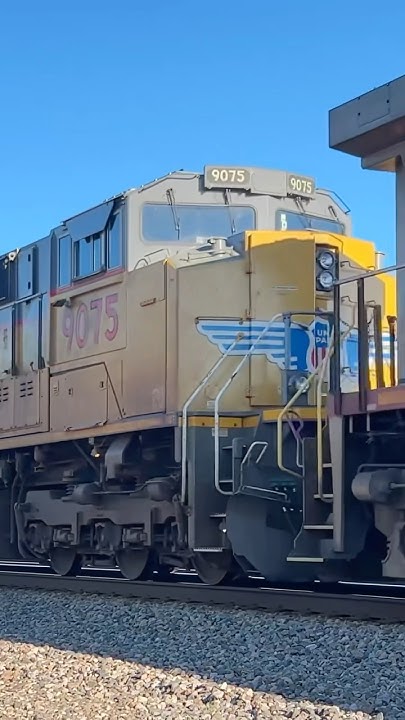 BNSF Warbonnet & UP SD70ACe trail on BNSF Intermodal Q train! #bnsf #bnsfrailway #bnsftrains ...