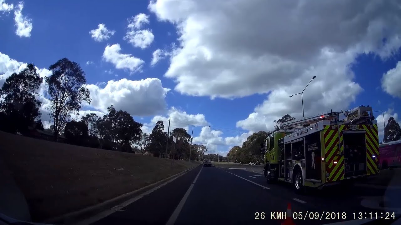 Dash Cam: ACT Ambulance, Fire Engine and Unmarked Ute at MVA scene ...