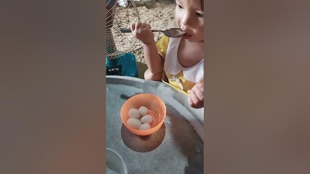 ua qe ncuav rau kuv cov me nyuam peb noj qab heev li . - YouTube