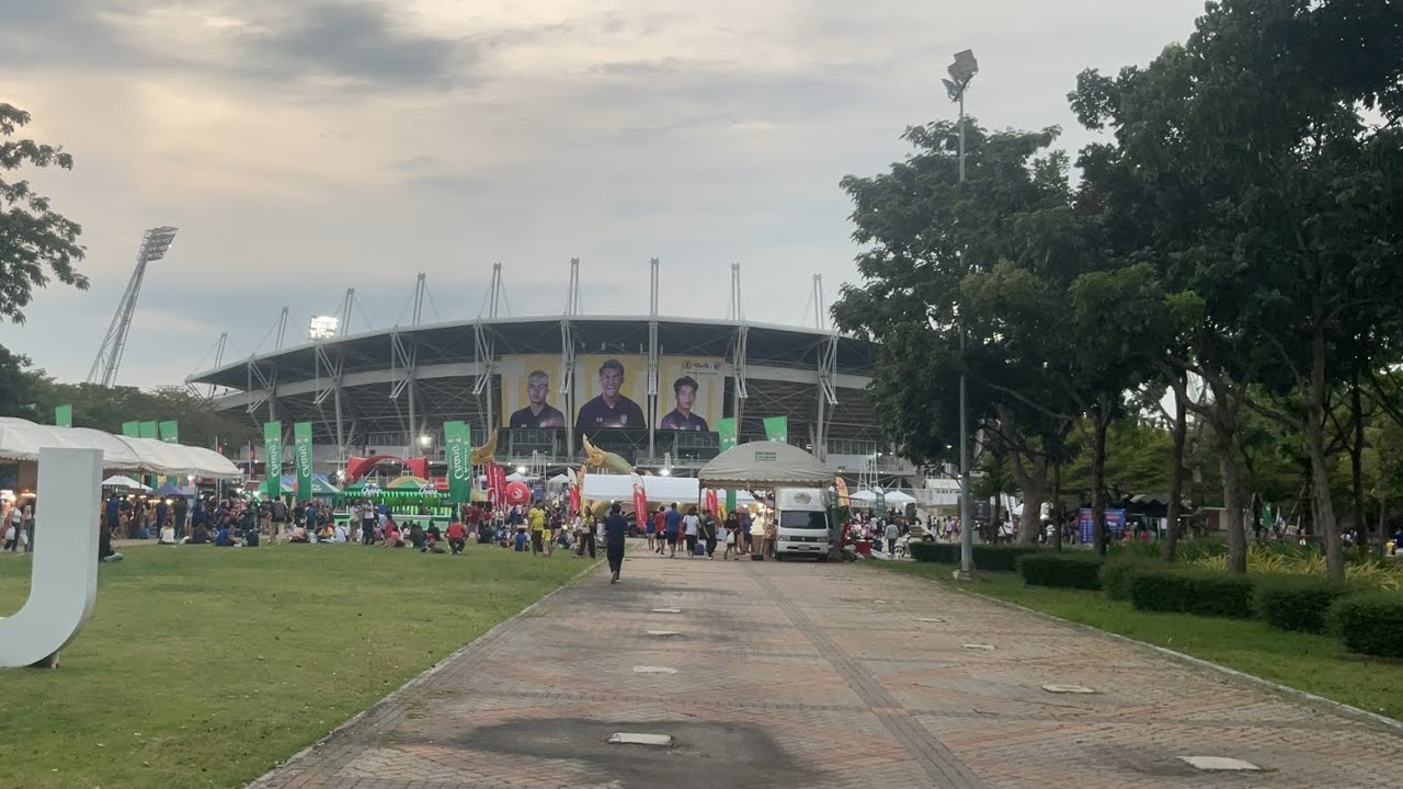 บรรยากาศก่อนเกม ไทย-ลาว - YouTube