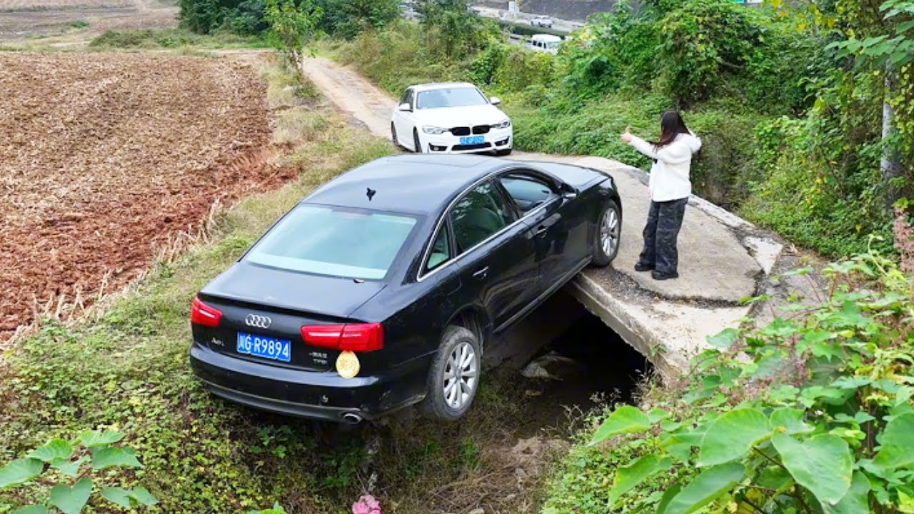 A Novice Driver Got Stuck In A Narrow Road And Ended Up Teaching A ...