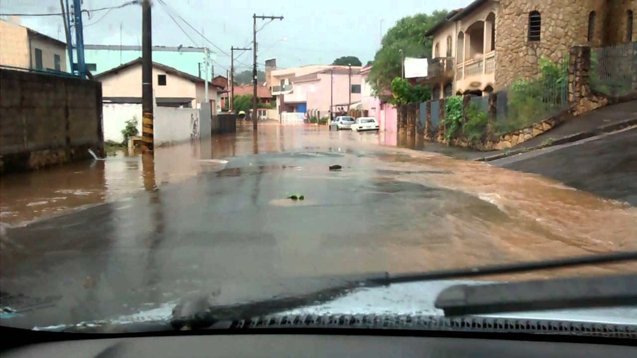 Chuva forte em socorro - YouTube