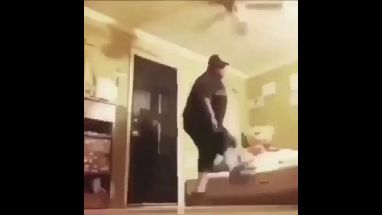 Guy epicly dances to earthbound music - YouTube