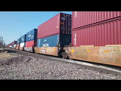 BNSF 5180 leads a fast intermodal through Coal City, IL - YouTube