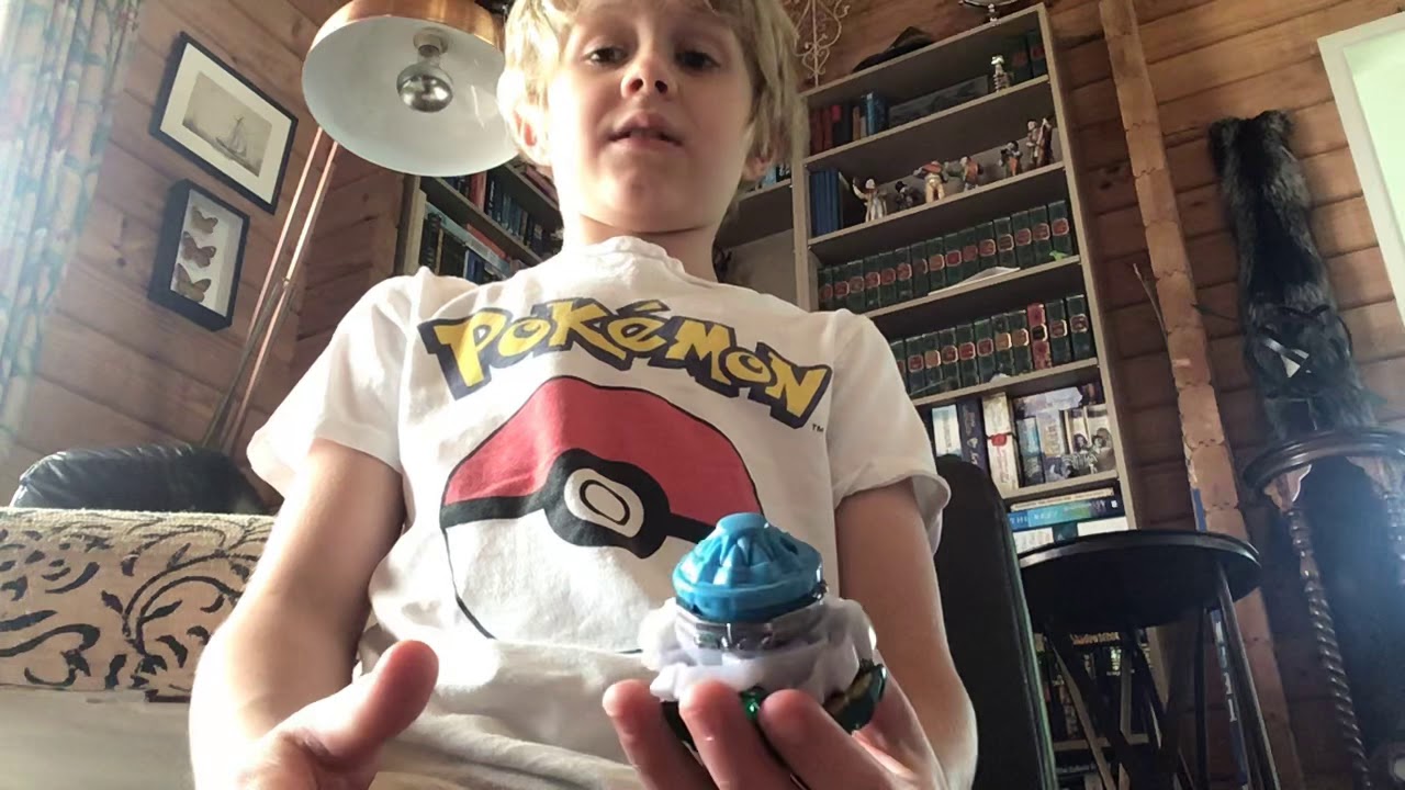 Unboxing the BEYBLADE burst rise vertical battle set - YouTube