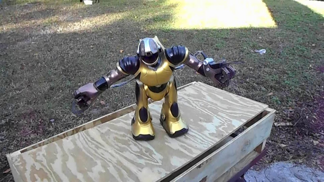 Gold Robosapien v2 (rewired) - YouTube