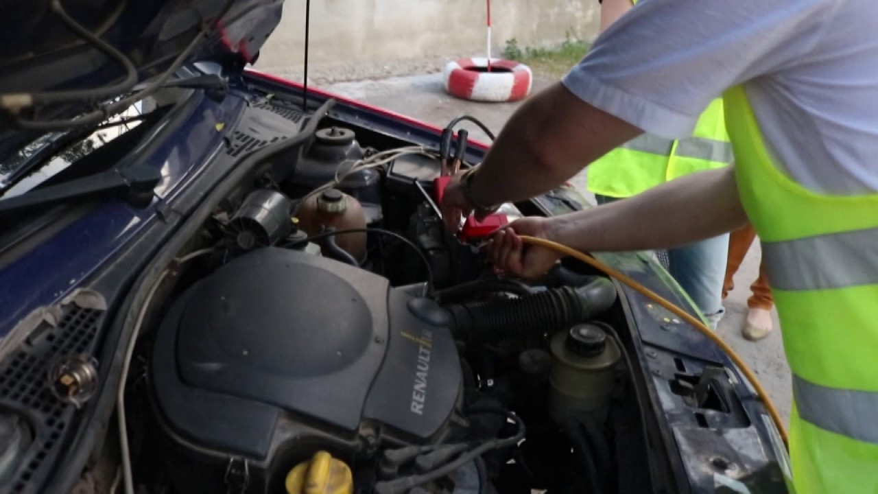 Siguranta conducatorilor auto in situatii extreme - YouTube