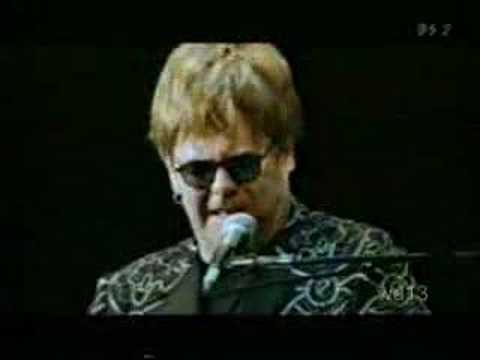 Elton John - Saturday Night's Alright (For Fighting) (Live) - YouTube