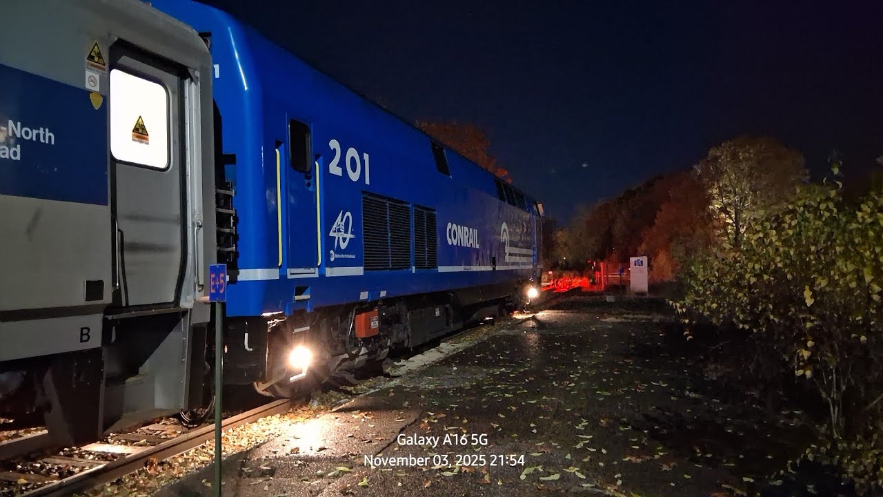 MTA Metro-North Waterbury Branch #1997 w/ GE Genesis P32AC-DM #201 ...