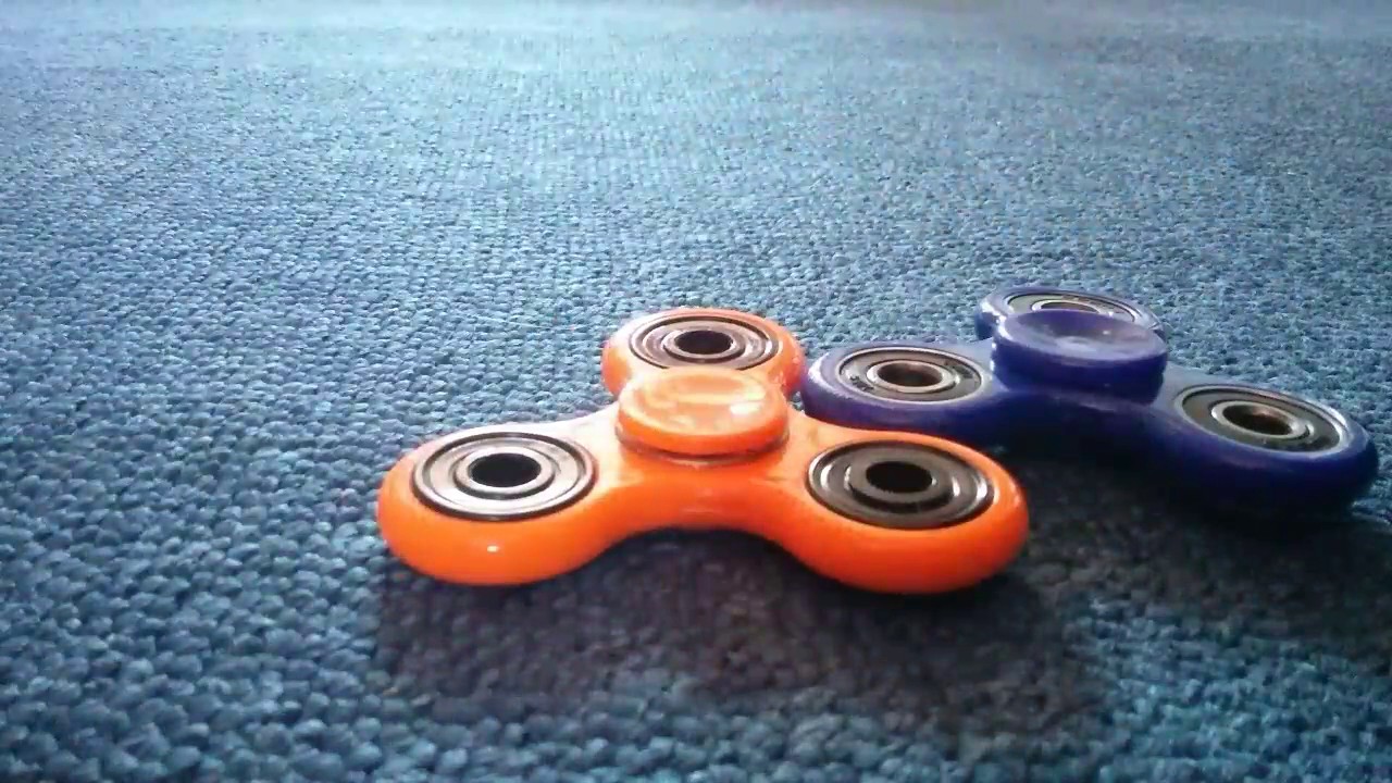 How to tell between a real fidget spinner and a fake one - YouTube