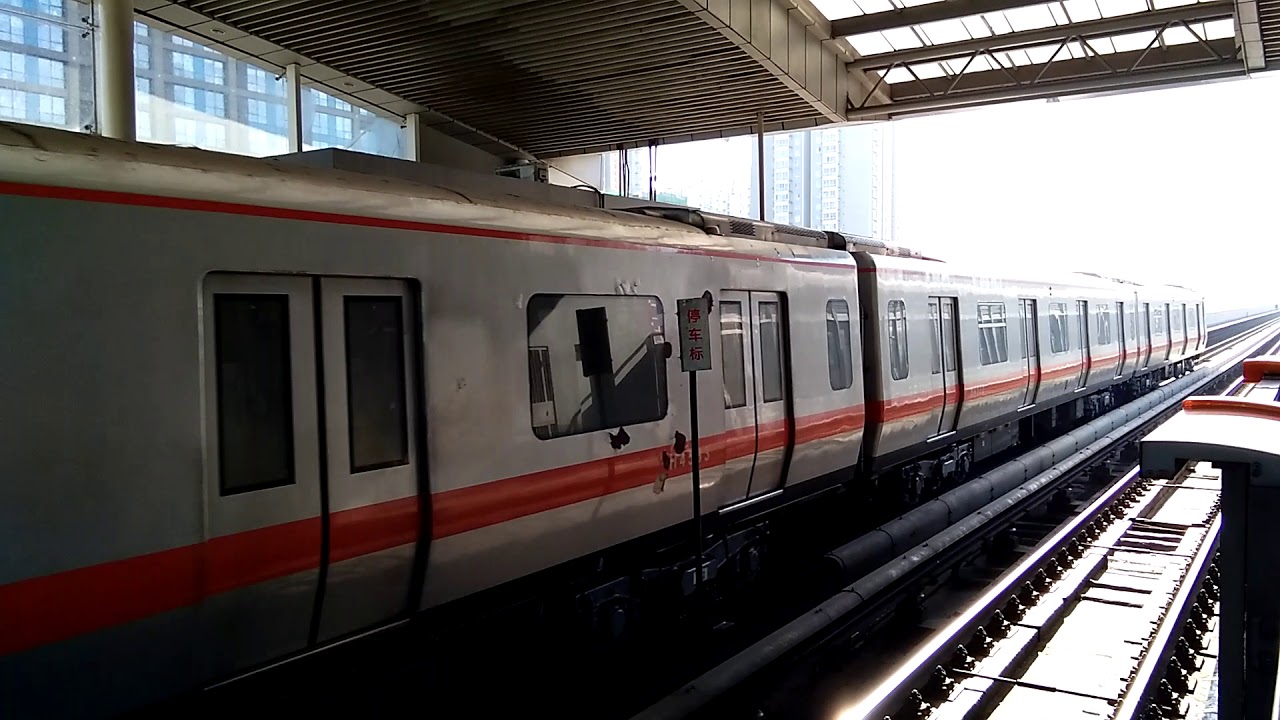 Beijing Subway Line 13 Rolling into Wudaokou Station - YouTube