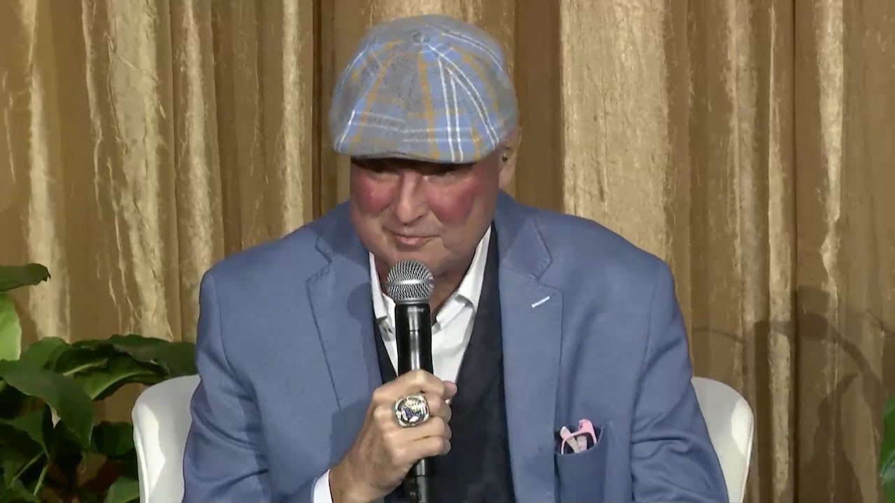 Kelly Chase receives True Blue Award - YouTube