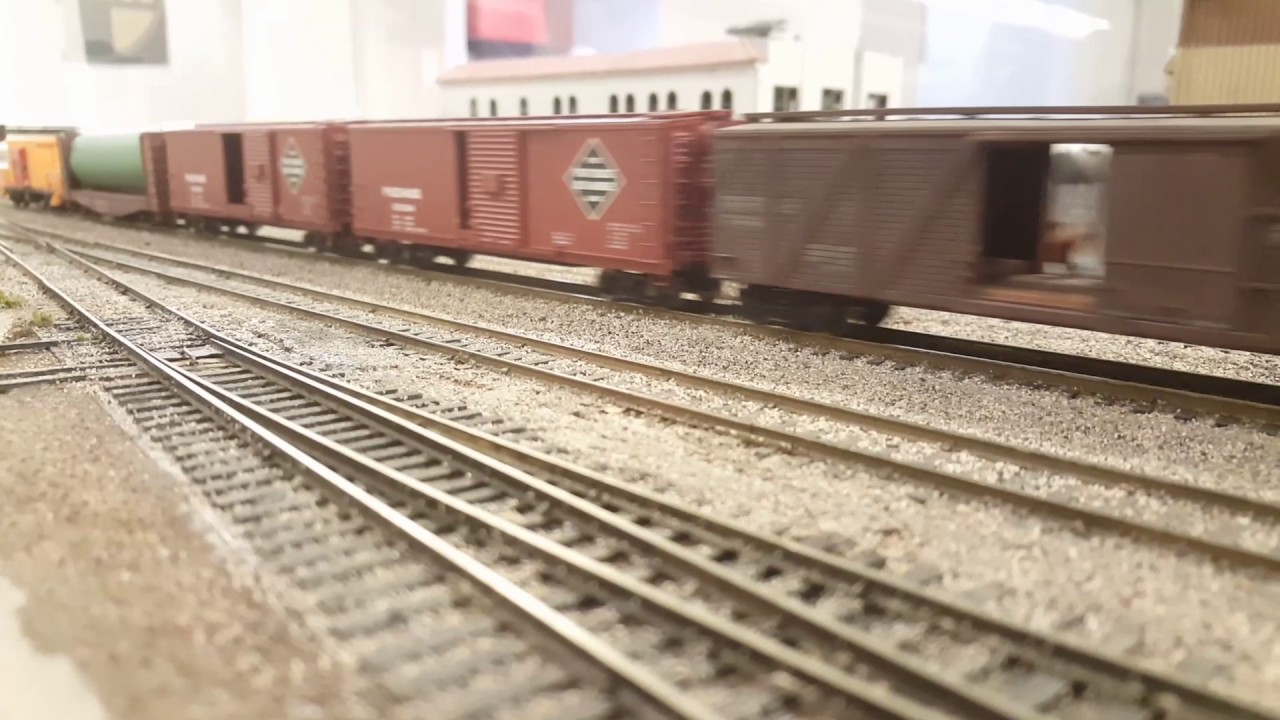 UP switcher San Diego Model Railroad Museum - YouTube