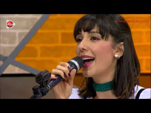 Aslı Demirer, Dünyanın En Aşk Yeri, Canlı Performans