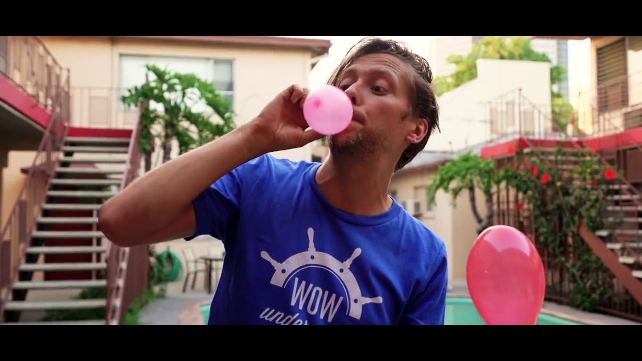 INFLATE BALOONS CHALLENGE UNDER WATER - YouTube