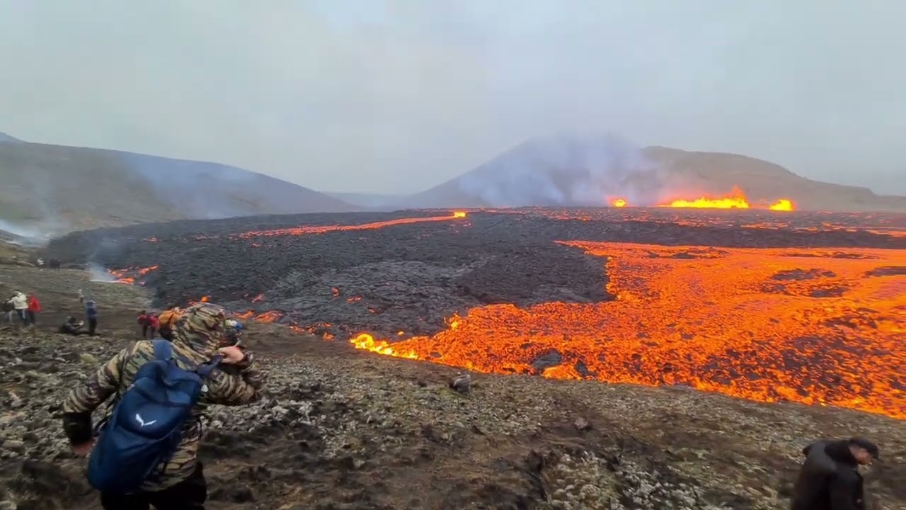 Lava breakout from the upper lava pond. As it started (rough filming ...