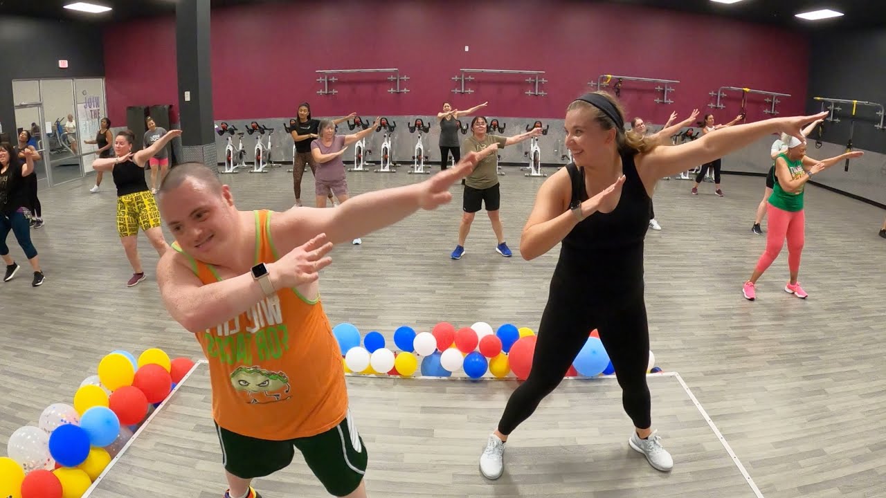 Suda (Melanie Pfirrman, Pitbull, IAmChino) - Zumba - YouTube