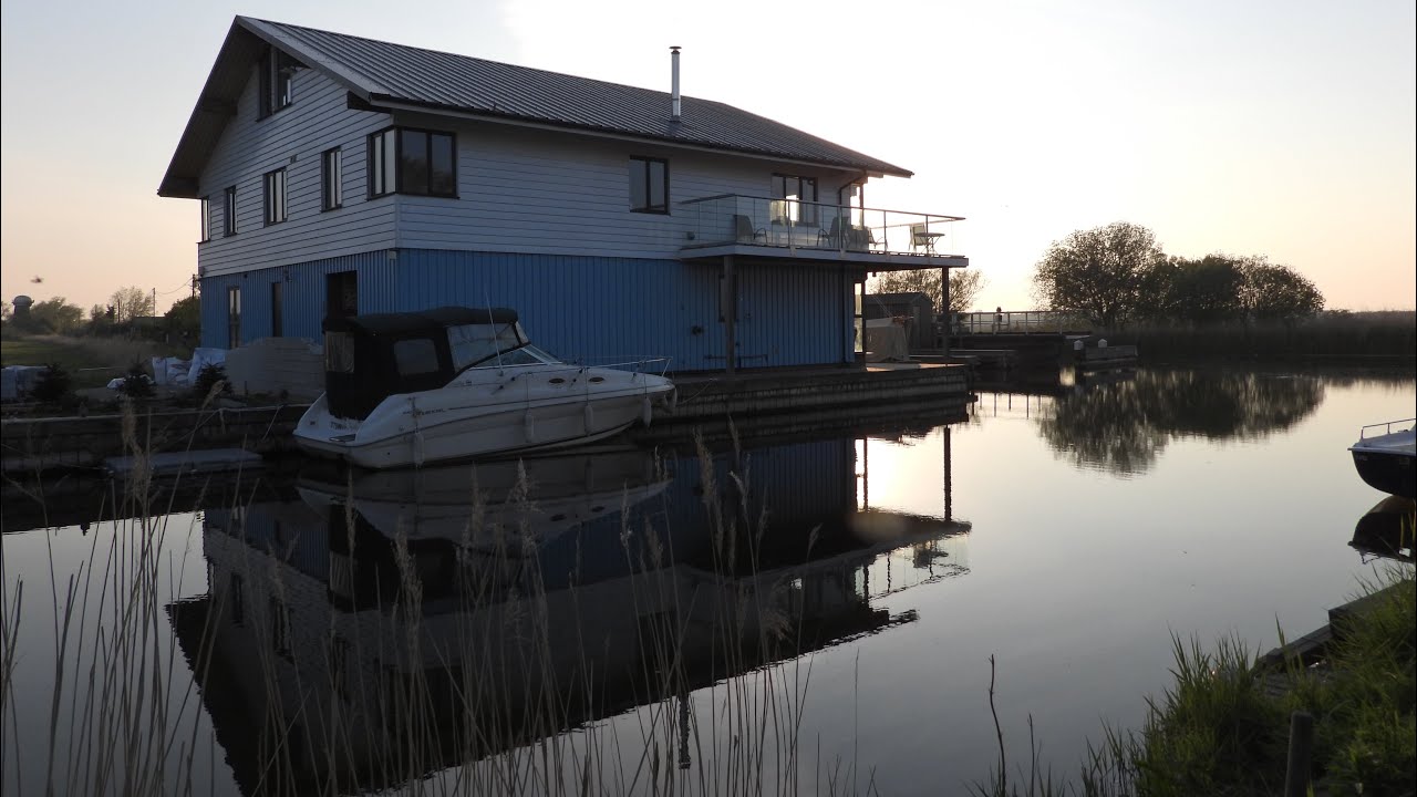 Martham Riverbank Part Of The Norfolk Broads - YouTube