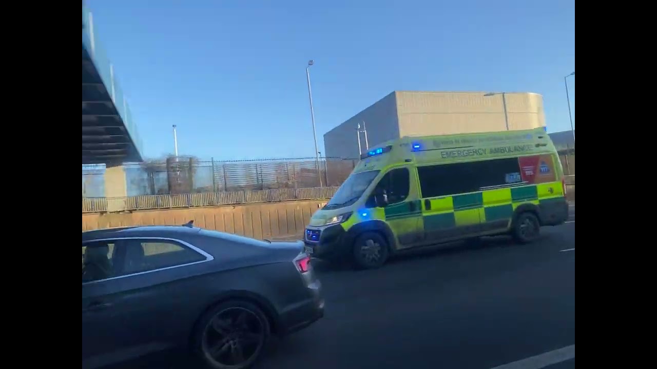 WMAS Fiat Ducato Ambulance Responding - YouTube