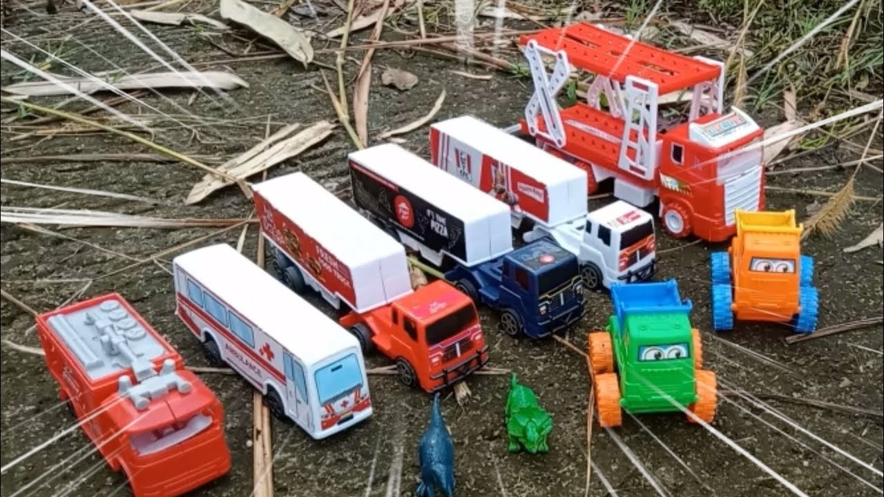 Mencari mainan ll bebek bebekan, mobil ambulan,tayo, mobil pemadam ...