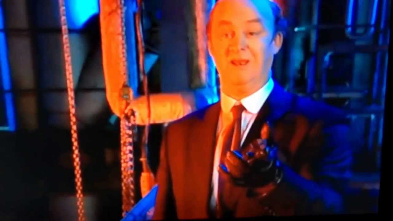 Dr who man turns into a OOD - YouTube