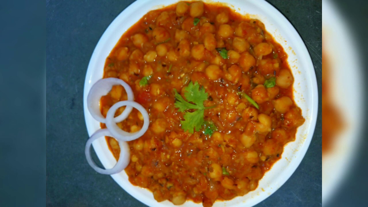 MUST TRY Street Style Chole Curry for Roti , Naan , Chapati - YouTube