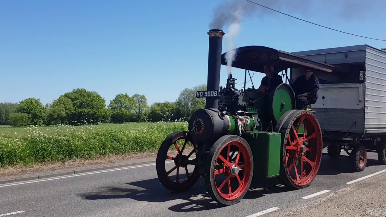 Wallis Tractor On Route to Saffron Walden Crankup 2018 - YouTube
