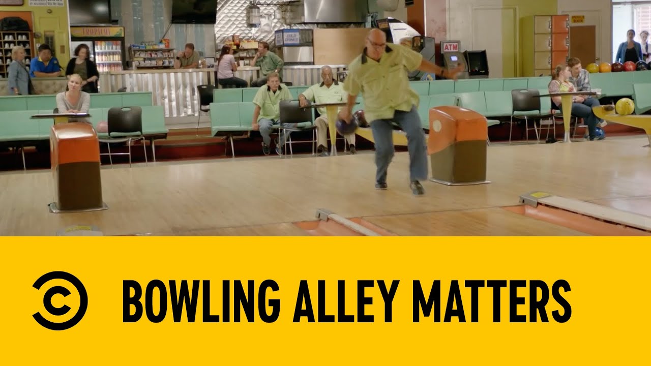 Bowling Alley Matters | Broad City | Comedy Central Africa - YouTube