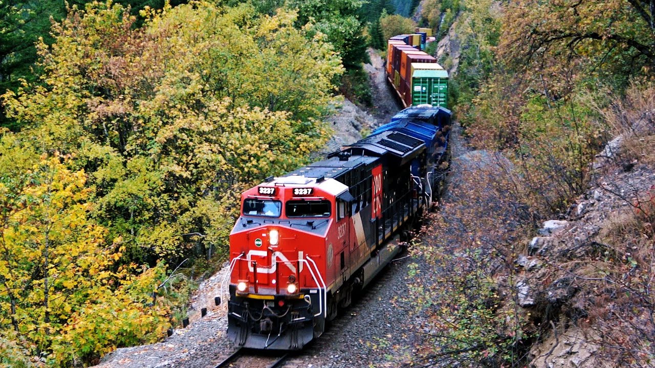 No Time For Repairs! Trains Coming! CN 100 Leader, Blue GECX ...