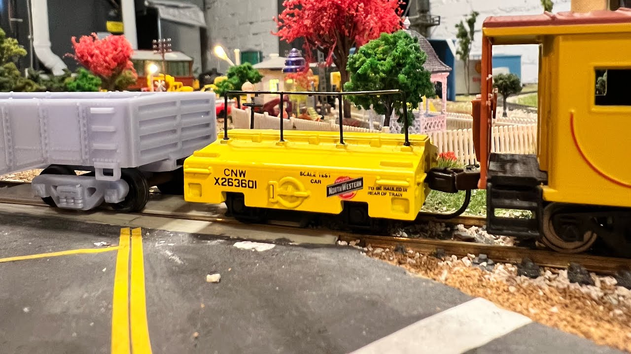 Highlights from Ravenstown CNW HO Model Railroad - YouTube