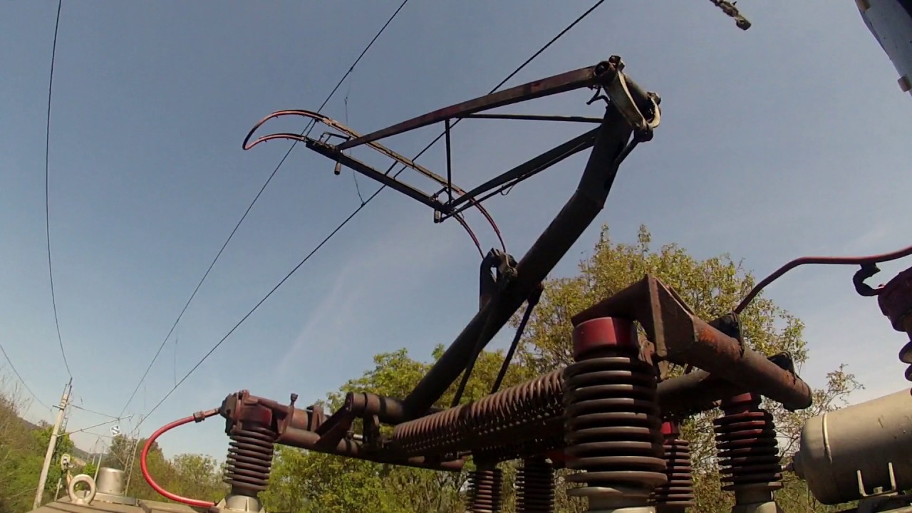 A Pantograph and a 25 kV overhead line - YouTube