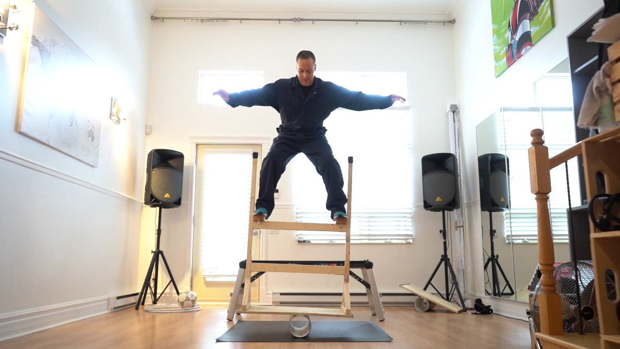 Rola Bola / Planche d'équilibre par Dominic Lacasse - YouTube