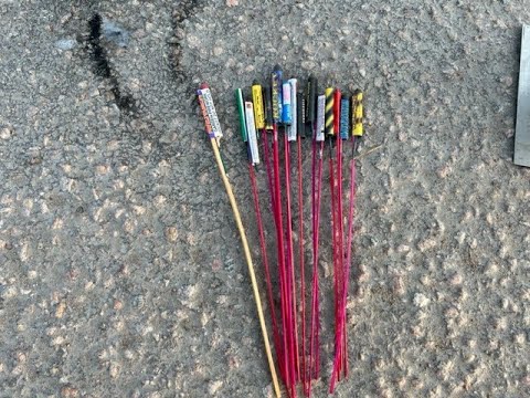 Olika Tjut & knall Raketer - YouTube