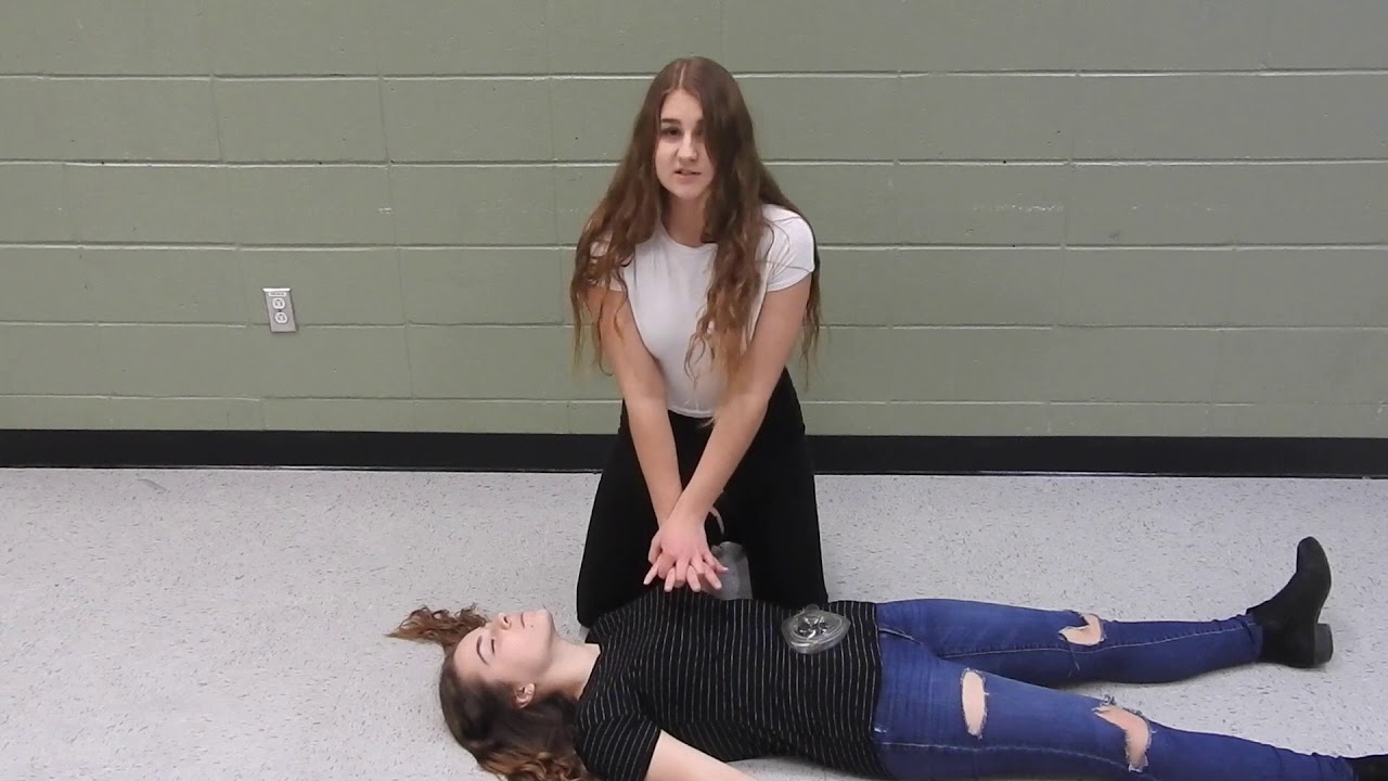 Réanimation Cardio-Respiratoire (RCR) - YouTube