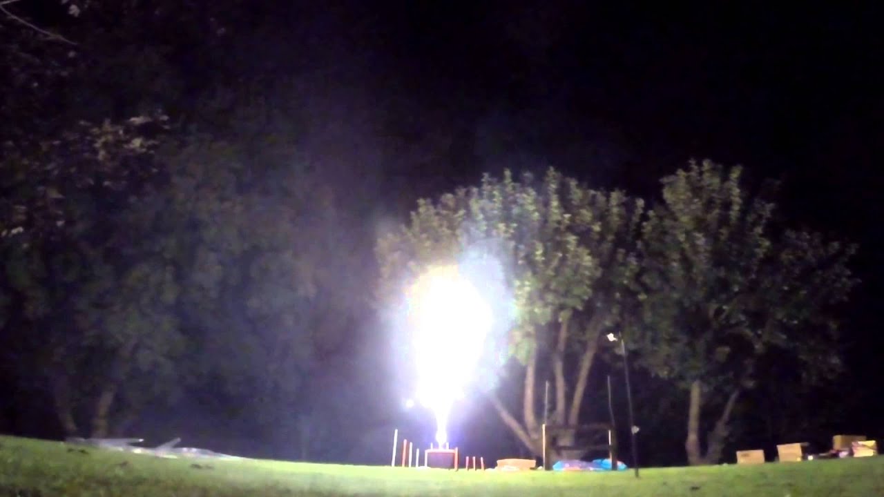 Volcano Firework Fountain #EpicFireworks - YouTube