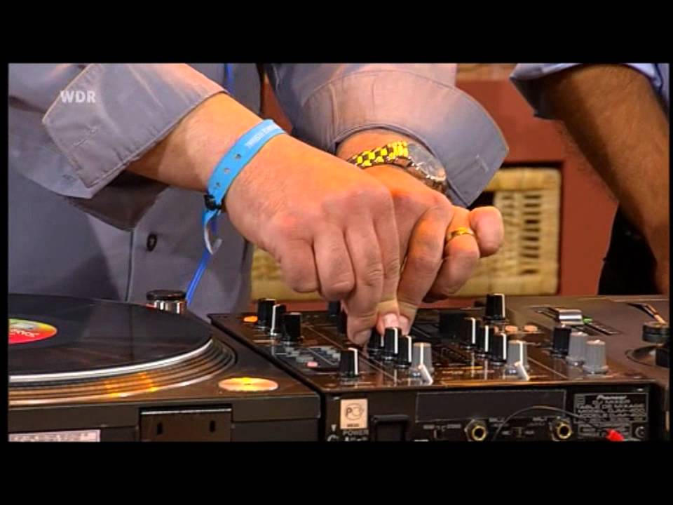 Mike Litt beim WDR am 31.08.2011 mit DjsDelight Equipment - YouTube