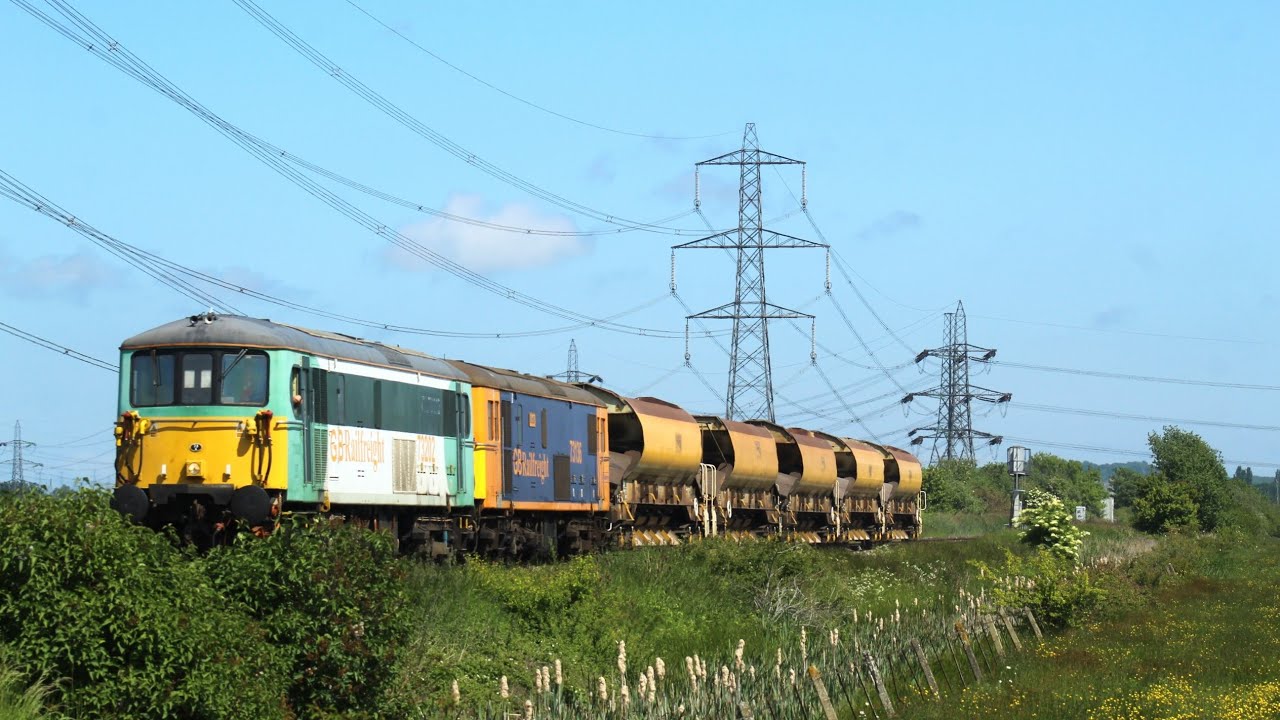 Ex Southern 73202 leads 73136 6Y42 Hoo junction up yard to Eastleigh ...