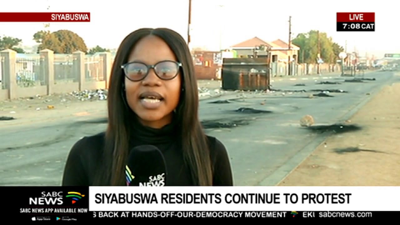 Siyabuswa residents continue with protest action - YouTube