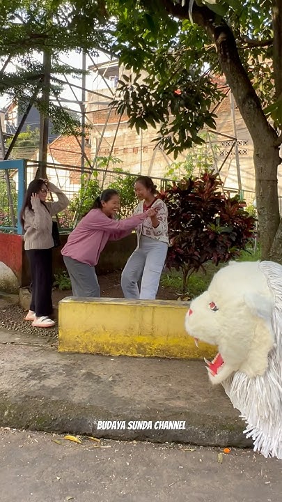 Tiga Cewek Cantik Di Hadang Can Macanan!!! - YouTube