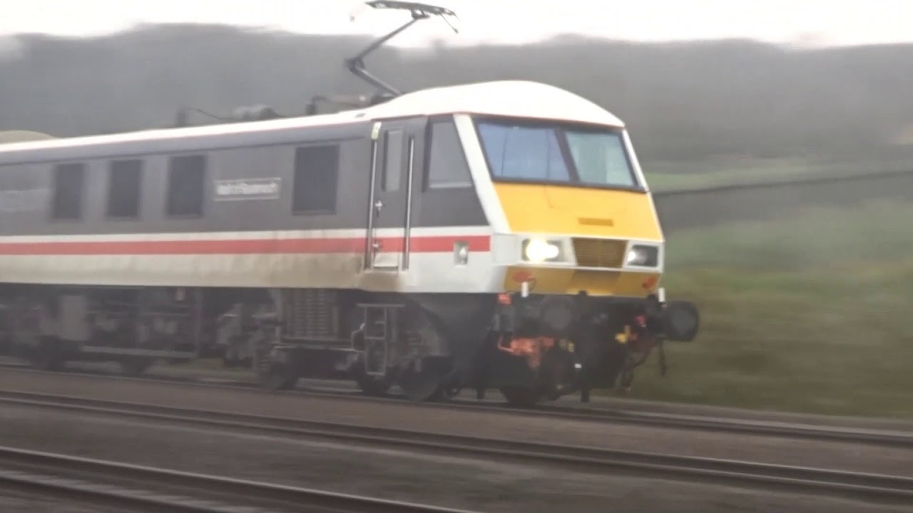 Intercity Class 90 returns home to Crewe - YouTube
