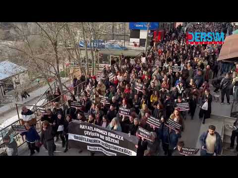 Binlerce kadın 8 Mart’ta enkaz altında can veren kadınlar için yürüdü