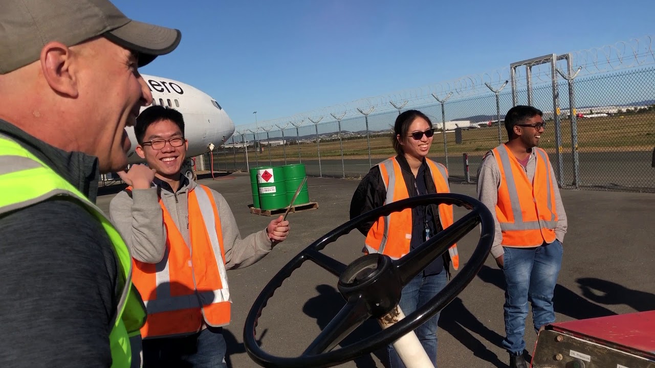 Marshalling At Aviation Australia - YouTube