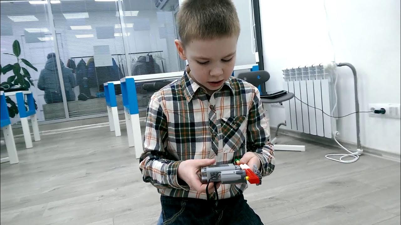 Робот-машинка для волчка - YouTube