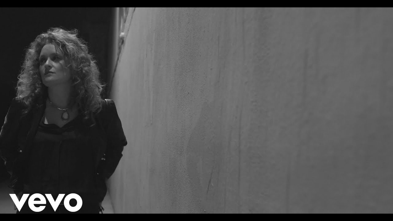 Alice Howe - Love Has No Rules - YouTube